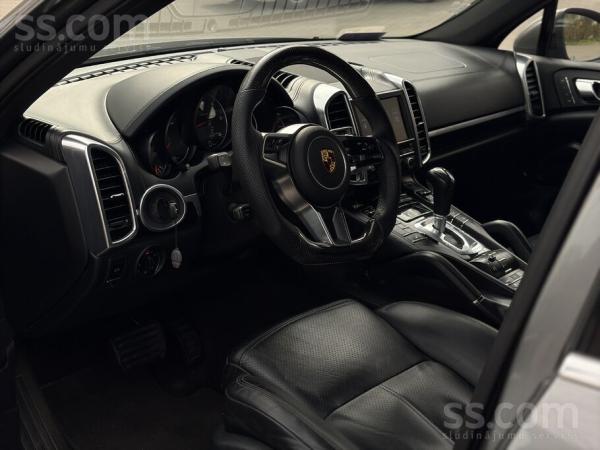 Pelēks Porsche Cayenne 2012 Rīga, ar dzinēja tilpumu 3.00 L un nobraukumu 322 tūkst. km par 15500 €, foto 6 vietnē AUTOMOTO.COM.LV