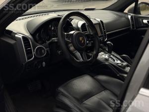 Grey Porsche Cayenne 2012 in Riga, with an engine capacity of 3.00 L and mileage of 322 thousand km for 15500 €, photo 7 on AUTOMOTO.COM.LV