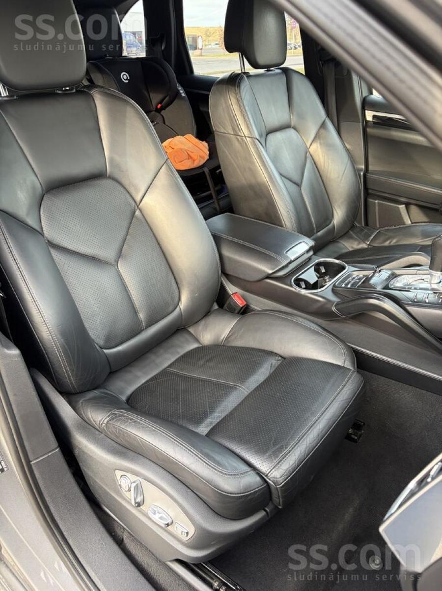 Grey Porsche Cayenne 2012 in Riga, with an engine capacity of 3.00 L and mileage of 322 thousand km for 15500 €, photo 10 on AUTOMOTO.COM.LV
