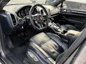 Grey Porsche Cayenne 2012 in Riga, with an engine capacity of 3.00 L and mileage of 322 thousand km for 15500 €, photo 12 on AUTOMOTO.COM.LV