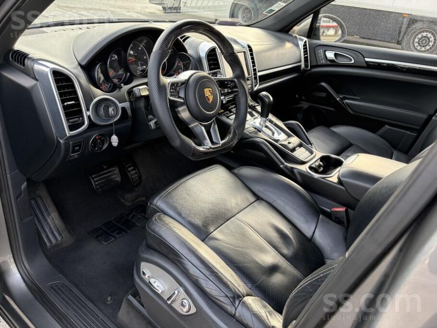 Grey Porsche Cayenne 2012 in Riga, with an engine capacity of 3.00 L and mileage of 322 thousand km for 15500 €, photo 12 on AUTOMOTO.COM.LV