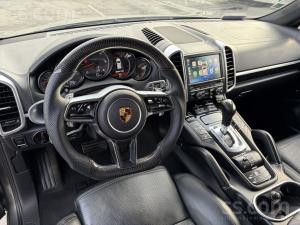 Grey Porsche Cayenne 2012 in Riga, with an engine capacity of 3.00 L and mileage of 322 thousand km for 15500 €, photo 13 on AUTOMOTO.COM.LV