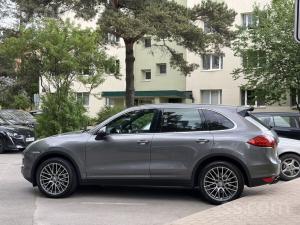 Grey Porsche Cayenne 2012 in Riga, with an engine capacity of 3.00 L and mileage of 322 thousand km for 15500 €, photo 20 on AUTOMOTO.COM.LV
