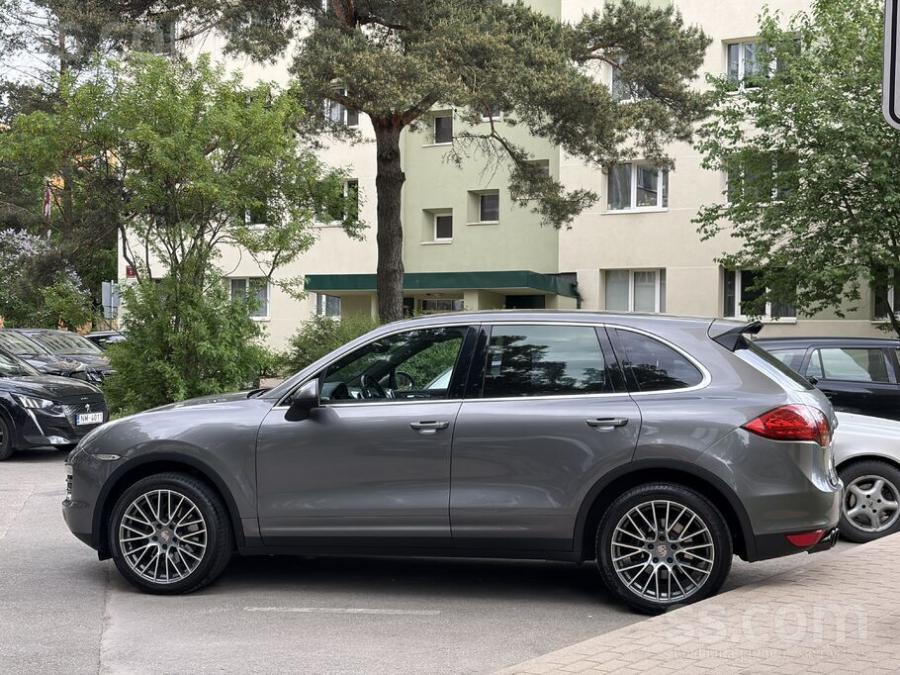 Grey Porsche Cayenne 2012 in Riga, with an engine capacity of 3.00 L and mileage of 322 thousand km for 15500 €, photo 20 on AUTOMOTO.COM.LV