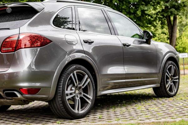 Grey Porsche Cayenne 2012 in Klaipeda, with an engine capacity of 2.97 L and mileage of 319 thousand km for 15999 €, photo 4 on AUTOMOTO.COM.LV