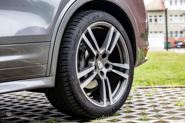 Grey Porsche Cayenne 2012 in Klaipeda, with an engine capacity of 2.97 L and mileage of 319 thousand km for 15999 €, photo 6 on AUTOMOTO.COM.LV