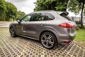 Grey Porsche Cayenne 2012 in Klaipeda, with an engine capacity of 2.97 L and mileage of 319 thousand km for 15999 €, photo 9 on AUTOMOTO.COM.LV