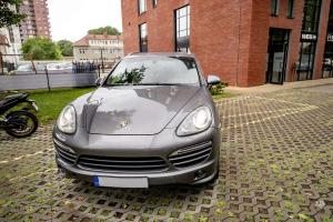 Grey Porsche Cayenne 2012 in Klaipeda, with an engine capacity of 2.97 L and mileage of 319 thousand km for 15999 €, photo 12 on AUTOMOTO.COM.LV