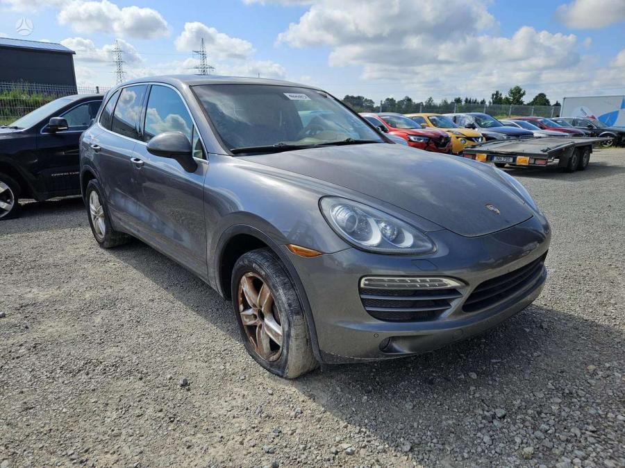Grey Porsche Cayenne 2012 in Siauliai, with an engine capacity of 3.60 L and mileage of 345 thousand km for 6050 €, photo 1 on AUTOMOTO.COM.LV