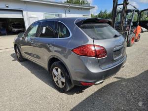Grey Porsche Cayenne 2012 in Siauliai, with an engine capacity of 3.60 L and mileage of 345 thousand km for 6050 €, photo 4 on AUTOMOTO.COM.LV