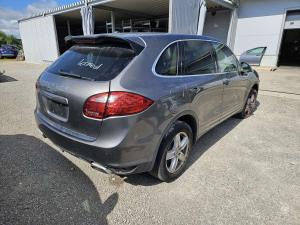Grey Porsche Cayenne 2012 in Siauliai, with an engine capacity of 3.60 L and mileage of 345 thousand km for 6050 €, photo 5 on AUTOMOTO.COM.LV