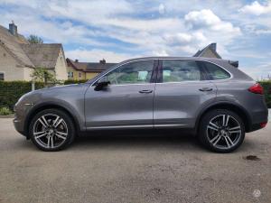 Grey Porsche Cayenne 2012 in Siauliai, with an engine capacity of 2.97 L and mileage of 376 thousand km for 13200 €, photo  on AUTOMOTO.COM.LV