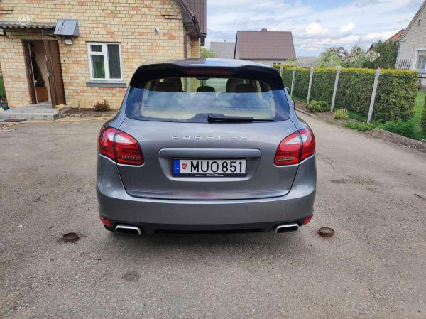 Porsche Cayenne 2012 Šauļi vietnē Pelēks Porsche Cayenne 2012 Šauļi, ar dzinēja tilpumu 2.97 L un nobraukumu 376 tūkst. km par 13200 €, foto 3 vietnē AUTOMOTO.COM.LV
