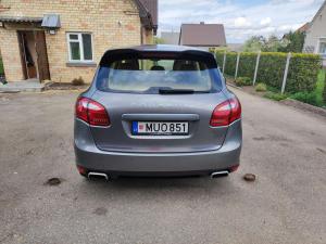 Grey Porsche Cayenne 2012 in Siauliai, with an engine capacity of 2.97 L and mileage of 376 thousand km for 13200 €, photo 3 on AUTOMOTO.COM.LV