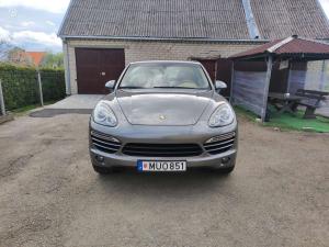 Grey Porsche Cayenne 2012 in Siauliai, with an engine capacity of 2.97 L and mileage of 376 thousand km for 13200 €, photo 5 on AUTOMOTO.COM.LV