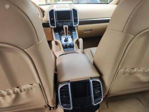 Grey Porsche Cayenne 2012 in Siauliai, with an engine capacity of 2.97 L and mileage of 376 thousand km for 13200 €, photo 8 on AUTOMOTO.COM.LV