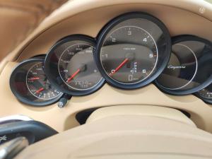 Grey Porsche Cayenne 2012 in Siauliai, with an engine capacity of 2.97 L and mileage of 376 thousand km for 13200 €, photo 10 on AUTOMOTO.COM.LV