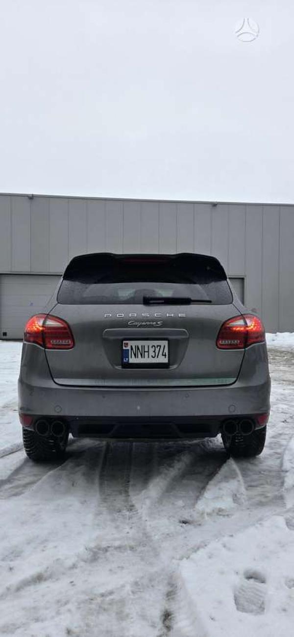 Pelēks Porsche Cayenne 2013 Viļņa, ar dzinēja tilpumu 4.81 L un nobraukumu 200 tūkst. km par 13900 €, foto 5 vietnē AUTOMOTO.COM.LV