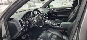 Pelēks Porsche Cayenne 2013 Viļņa, ar dzinēja tilpumu 4.81 L un nobraukumu 200 tūkst. km par 13900 €, foto 7 vietnē AUTOMOTO.COM.LV