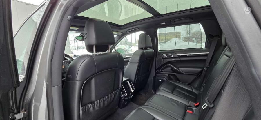 Pelēks Porsche Cayenne 2013 Viļņa, ar dzinēja tilpumu 4.81 L un nobraukumu 200 tūkst. km par 13900 €, foto 11 vietnē AUTOMOTO.COM.LV