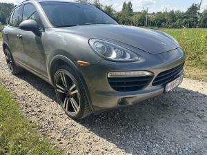 Grey Porsche Cayenne 2013 in Vilnius, with an engine capacity of 3.00 L and mileage of 288 thousand km for 13000 €, photo 4 on AUTOMOTO.COM.LV