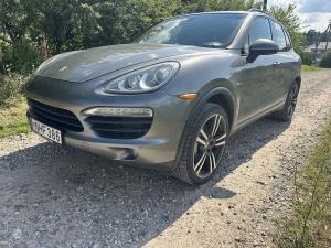 Grey Porsche Cayenne 2013 in Vilnius, with an engine capacity of 3.00 L and mileage of 288 thousand km for 13000 €, photo 5 on AUTOMOTO.COM.LV