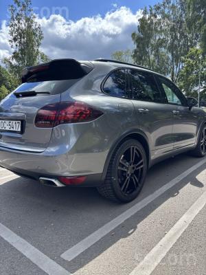 Pelēks Porsche Cayenne 2013 Rīga, ar dzinēja tilpumu 3.00 L un nobraukumu 256 tūkst. km par 20800 €, foto 4 vietnē AUTOMOTO.COM.LV