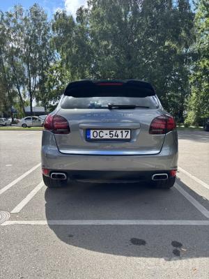 Pelēks Porsche Cayenne 2013 Rīga, ar dzinēja tilpumu 3.00 L un nobraukumu 256 tūkst. km par 20800 €, foto 5 vietnē AUTOMOTO.COM.LV
