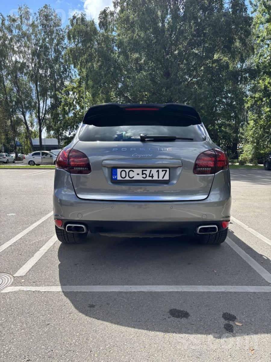 Pelēks Porsche Cayenne 2013 Rīga, ar dzinēja tilpumu 3.00 L un nobraukumu 256 tūkst. km par 20800 €, foto 5 vietnē AUTOMOTO.COM.LV