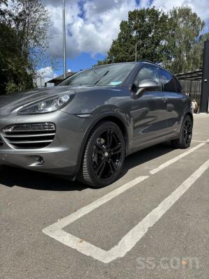 Pelēks Porsche Cayenne 2013 Rīga, ar dzinēja tilpumu 3.00 L un nobraukumu 256 tūkst. km par 20800 €, foto 7 vietnē AUTOMOTO.COM.LV