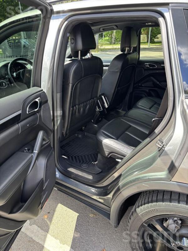 Pelēks Porsche Cayenne 2013 Rīga, ar dzinēja tilpumu 3.00 L un nobraukumu 256 tūkst. km par 20800 €, foto 8 vietnē AUTOMOTO.COM.LV
