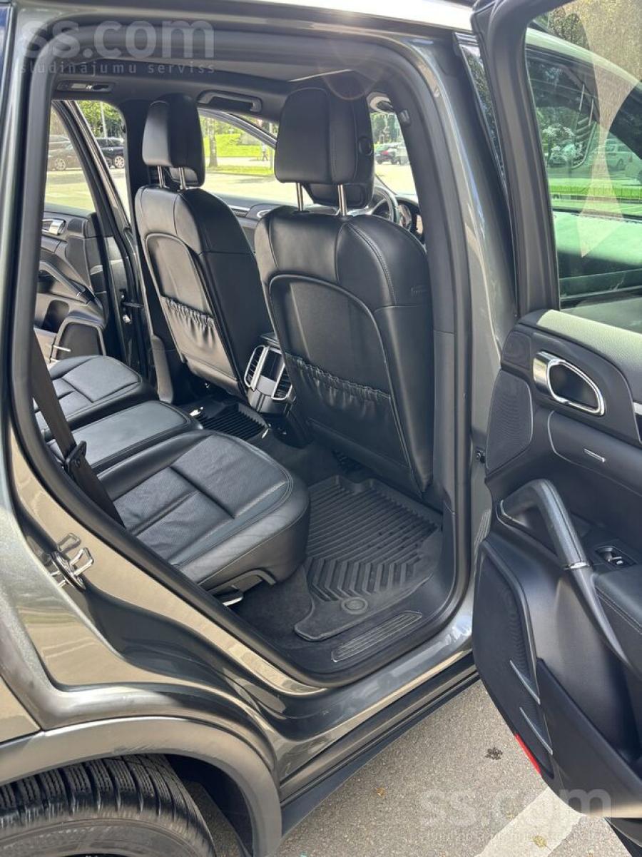 Pelēks Porsche Cayenne 2013 Rīga, ar dzinēja tilpumu 3.00 L un nobraukumu 256 tūkst. km par 20800 €, foto 10 vietnē AUTOMOTO.COM.LV