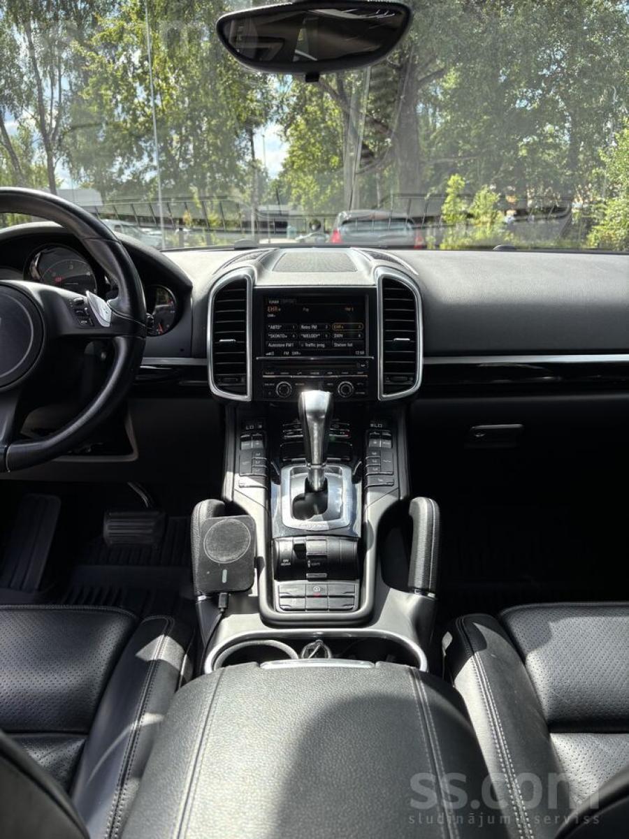 Pelēks Porsche Cayenne 2013 Rīga, ar dzinēja tilpumu 3.00 L un nobraukumu 256 tūkst. km par 20800 €, foto 12 vietnē AUTOMOTO.COM.LV