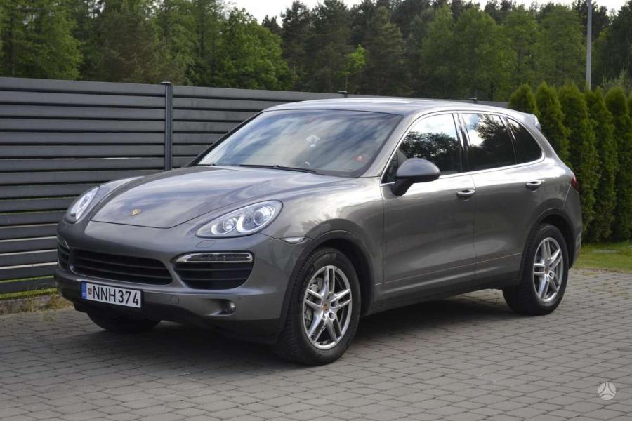 Pelēks Porsche Cayenne 2013 Viļņa, ar dzinēja tilpumu 4.81 L un nobraukumu 205 tūkst. km par 13000 €, foto 1 vietnē AUTOMOTO.COM.LV