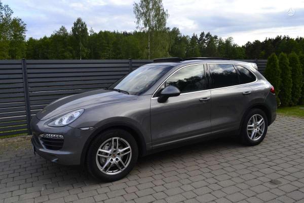 Pelēks Porsche Cayenne 2013 Viļņa, ar dzinēja tilpumu 4.81 L un nobraukumu 205 tūkst. km par 13000 €, foto 2 vietnē AUTOMOTO.COM.LV
