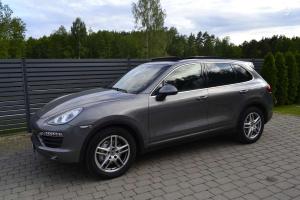 Pelēks Porsche Cayenne 2013 Viļņa, ar dzinēja tilpumu 4.81 L un nobraukumu 205 tūkst. km par 13000 €, foto 3 vietnē AUTOMOTO.COM.LV