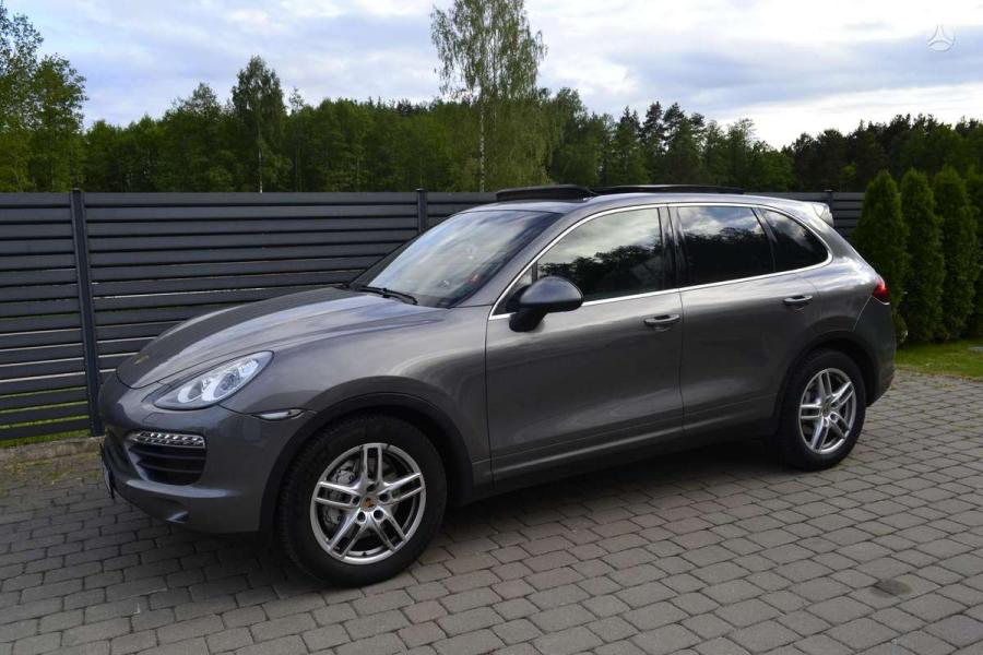 Pelēks Porsche Cayenne 2013 Viļņa, ar dzinēja tilpumu 4.81 L un nobraukumu 205 tūkst. km par 13000 €, foto 3 vietnē AUTOMOTO.COM.LV