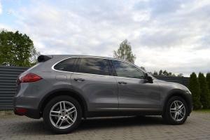 Pelēks Porsche Cayenne 2013 Viļņa, ar dzinēja tilpumu 4.81 L un nobraukumu 205 tūkst. km par 13000 €, foto 4 vietnē AUTOMOTO.COM.LV