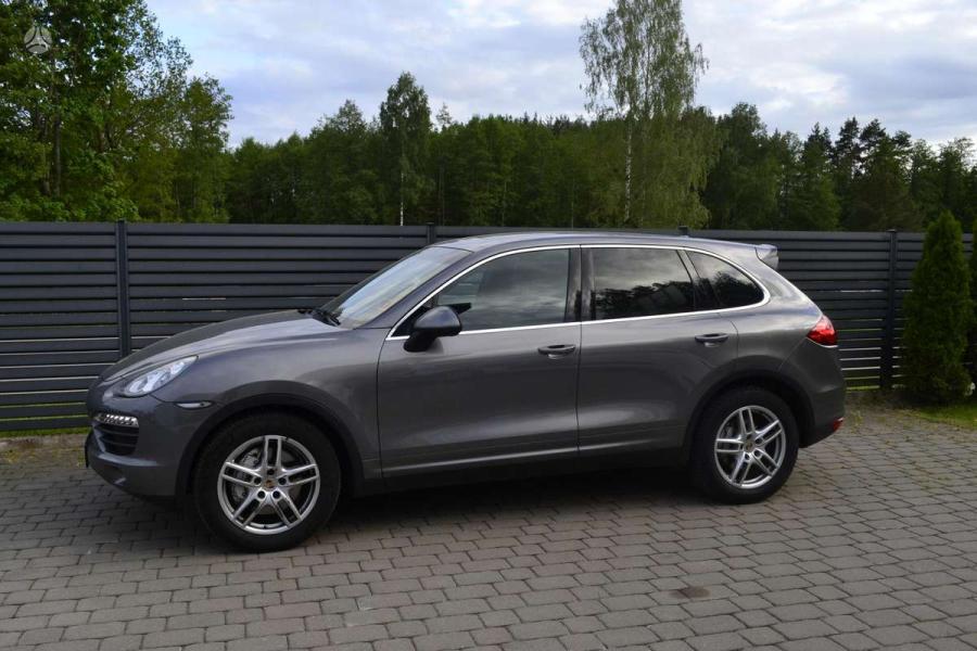 Pelēks Porsche Cayenne 2013 Viļņa, ar dzinēja tilpumu 4.81 L un nobraukumu 205 tūkst. km par 13000 €, foto 5 vietnē AUTOMOTO.COM.LV