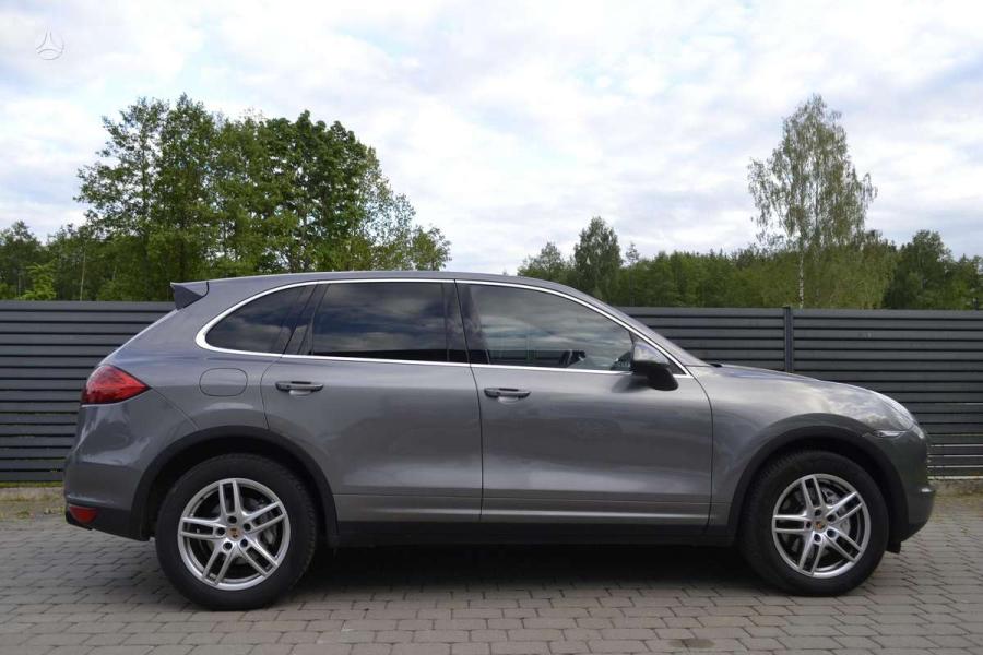 Pelēks Porsche Cayenne 2013 Viļņa, ar dzinēja tilpumu 4.81 L un nobraukumu 205 tūkst. km par 13000 €, foto 6 vietnē AUTOMOTO.COM.LV