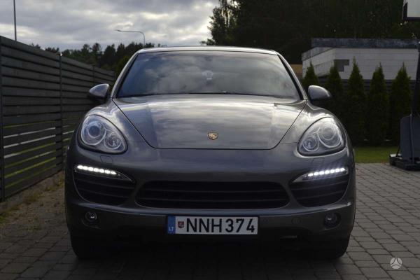 Pelēks Porsche Cayenne 2013 Viļņa, ar dzinēja tilpumu 4.81 L un nobraukumu 205 tūkst. km par 13000 €, foto 6 vietnē AUTOMOTO.COM.LV