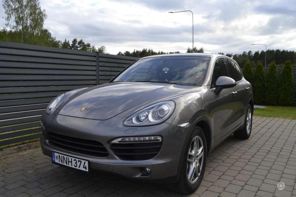 Pelēks Porsche Cayenne 2013 Viļņa, ar dzinēja tilpumu 4.81 L un nobraukumu 205 tūkst. km par 13000 €, foto 8 vietnē AUTOMOTO.COM.LV