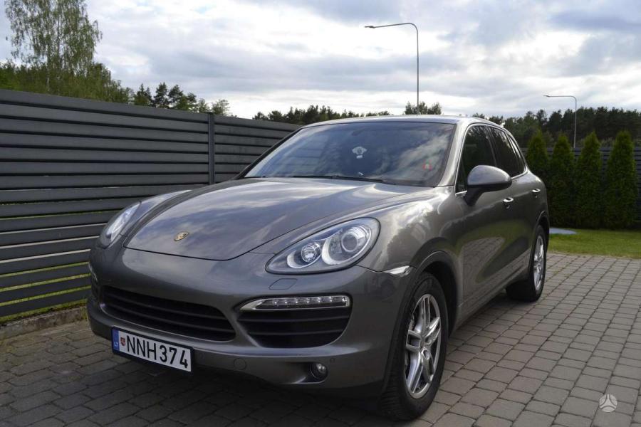 Pelēks Porsche Cayenne 2013 Viļņa, ar dzinēja tilpumu 4.81 L un nobraukumu 205 tūkst. km par 13000 €, foto 9 vietnē AUTOMOTO.COM.LV