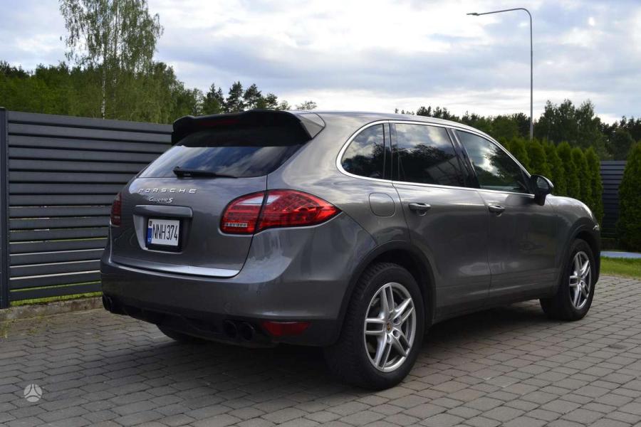 Pelēks Porsche Cayenne 2013 Viļņa, ar dzinēja tilpumu 4.81 L un nobraukumu 205 tūkst. km par 13000 €, foto 11 vietnē AUTOMOTO.COM.LV