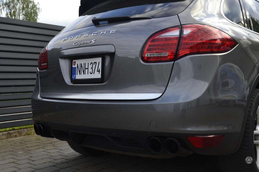 Pelēks Porsche Cayenne 2013 Viļņa, ar dzinēja tilpumu 4.81 L un nobraukumu 205 tūkst. km par 13000 €, foto 12 vietnē AUTOMOTO.COM.LV