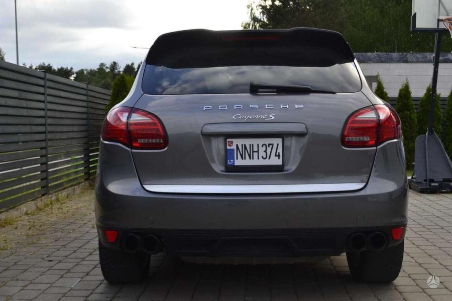 Pelēks Porsche Cayenne 2013 Viļņa, ar dzinēja tilpumu 4.81 L un nobraukumu 205 tūkst. km par 13000 €, foto 13 vietnē AUTOMOTO.COM.LV