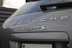 Pelēks Porsche Cayenne 2013 Viļņa, ar dzinēja tilpumu 4.81 L un nobraukumu 205 tūkst. km par 13000 €, foto 14 vietnē AUTOMOTO.COM.LV