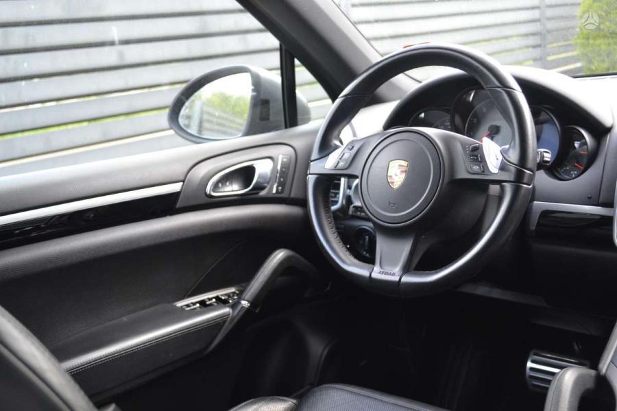 Pelēks Porsche Cayenne 2013 Viļņa, ar dzinēja tilpumu 4.81 L un nobraukumu 205 tūkst. km par 13000 €, foto 16 vietnē AUTOMOTO.COM.LV