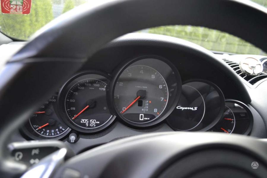 Pelēks Porsche Cayenne 2013 Viļņa, ar dzinēja tilpumu 4.81 L un nobraukumu 205 tūkst. km par 13000 €, foto 17 vietnē AUTOMOTO.COM.LV