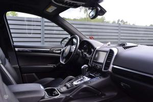 Pelēks Porsche Cayenne 2013 Viļņa, ar dzinēja tilpumu 4.81 L un nobraukumu 205 tūkst. km par 13000 €, foto 18 vietnē AUTOMOTO.COM.LV